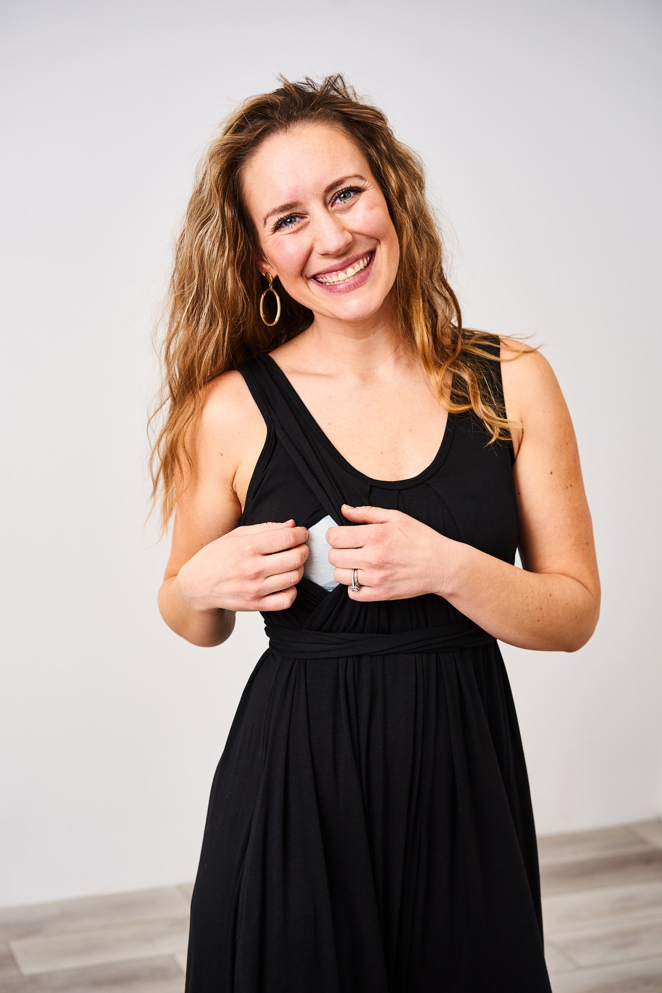 The Momper® Sleeveless Maxi Nursing Momper – Latched Mama