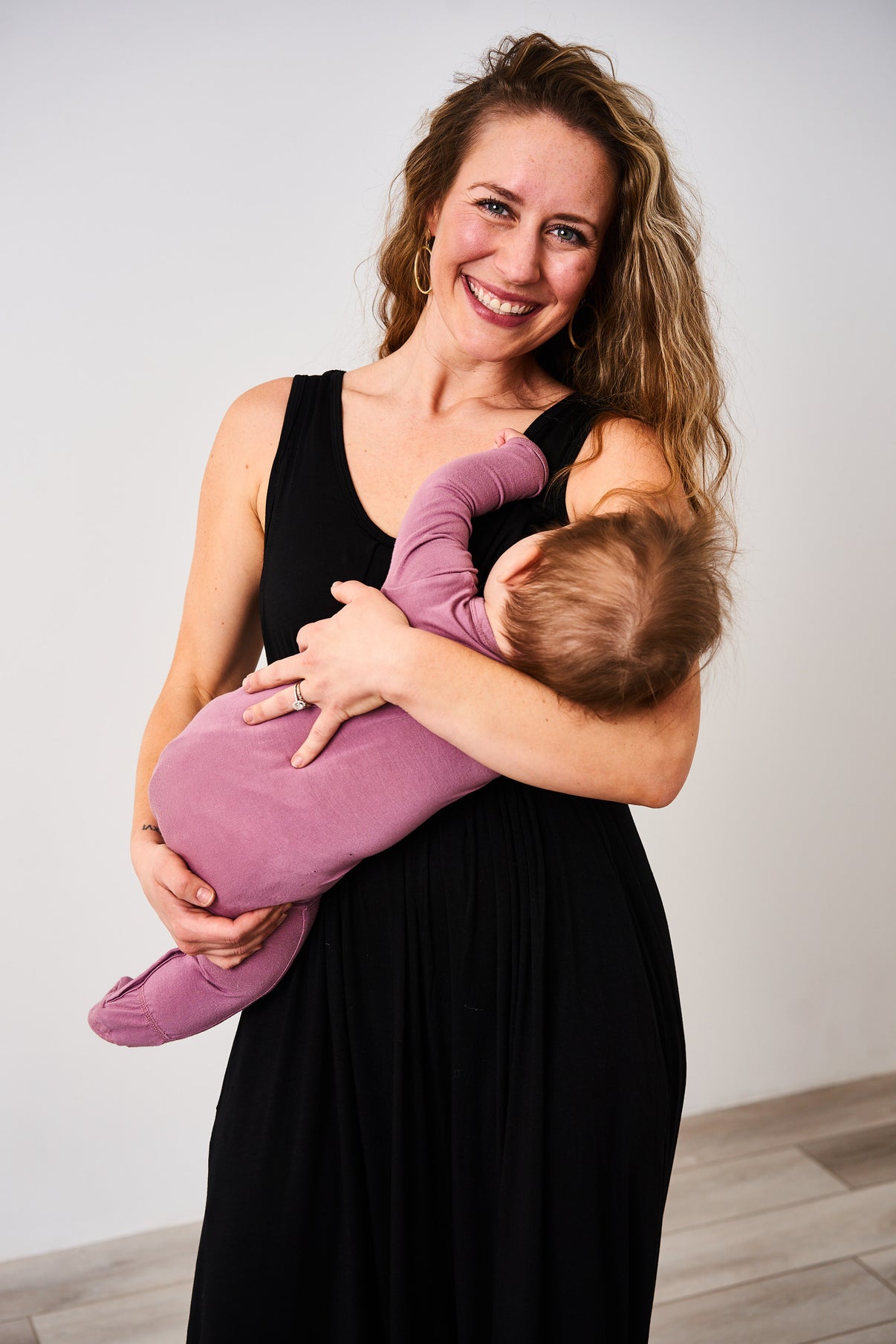 The Momper® Sleeveless Maxi Nursing Momper – Latched Mama